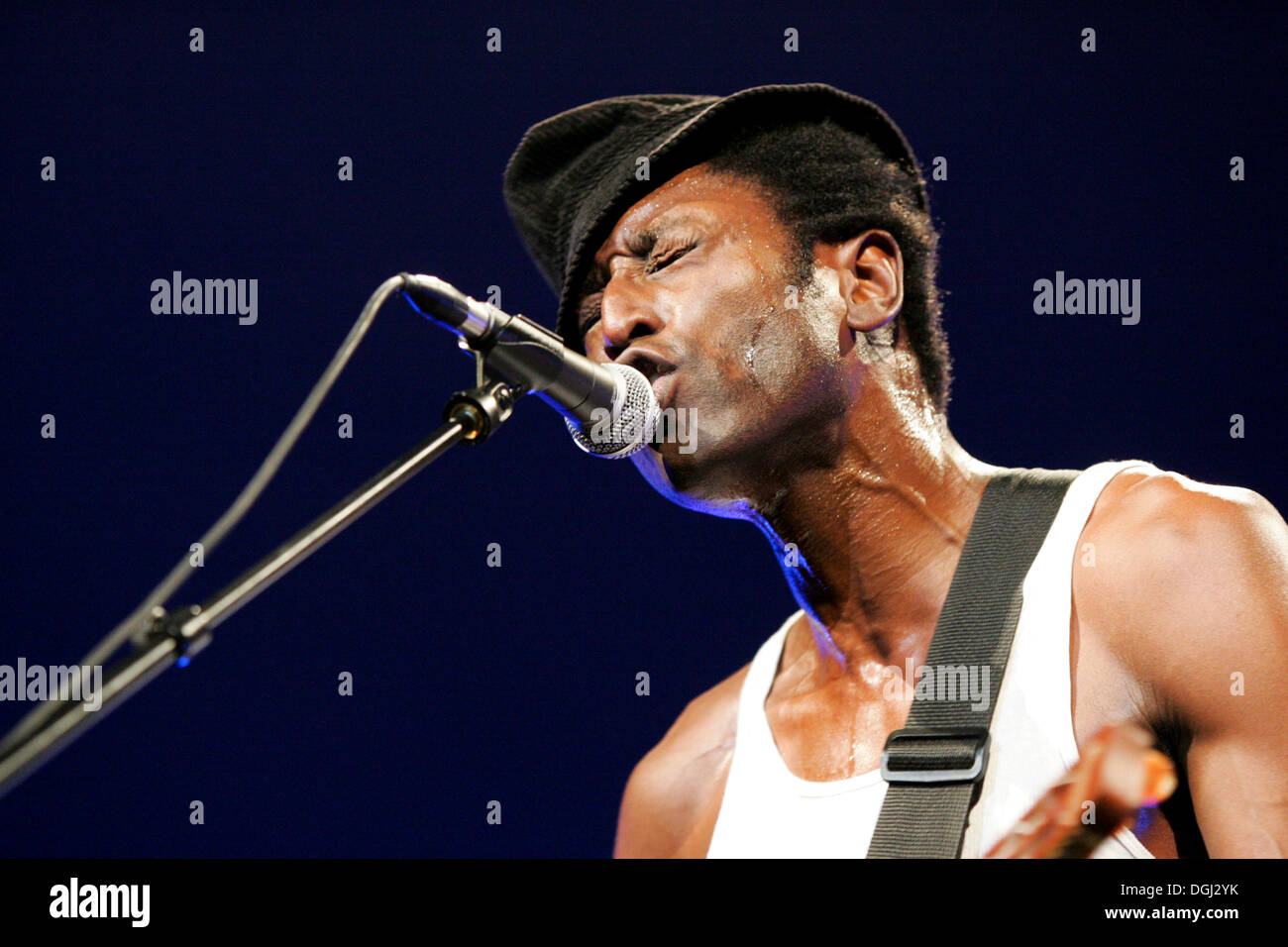 The Nigerian singer and guitarist Keziah Jones live at the Blue Balls ...