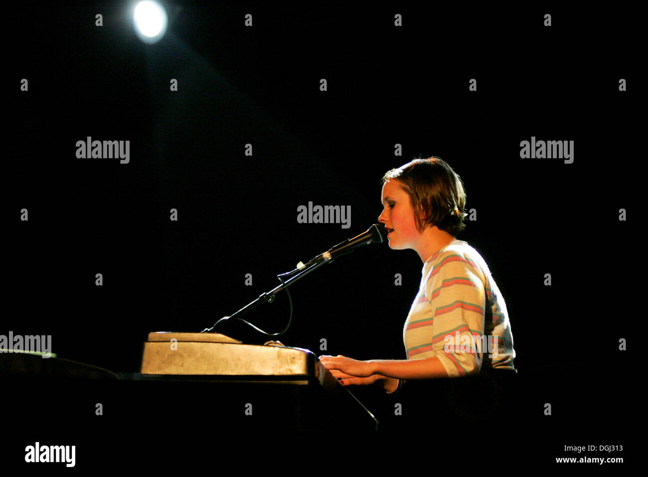 The Swedish singer Nina Kinert live in the Schueuer concert venue ...