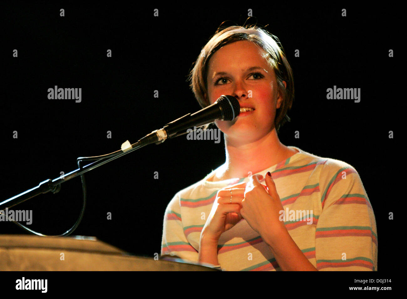 The Swedish singer Nina Kinert live in the Schueuer concert venue ...