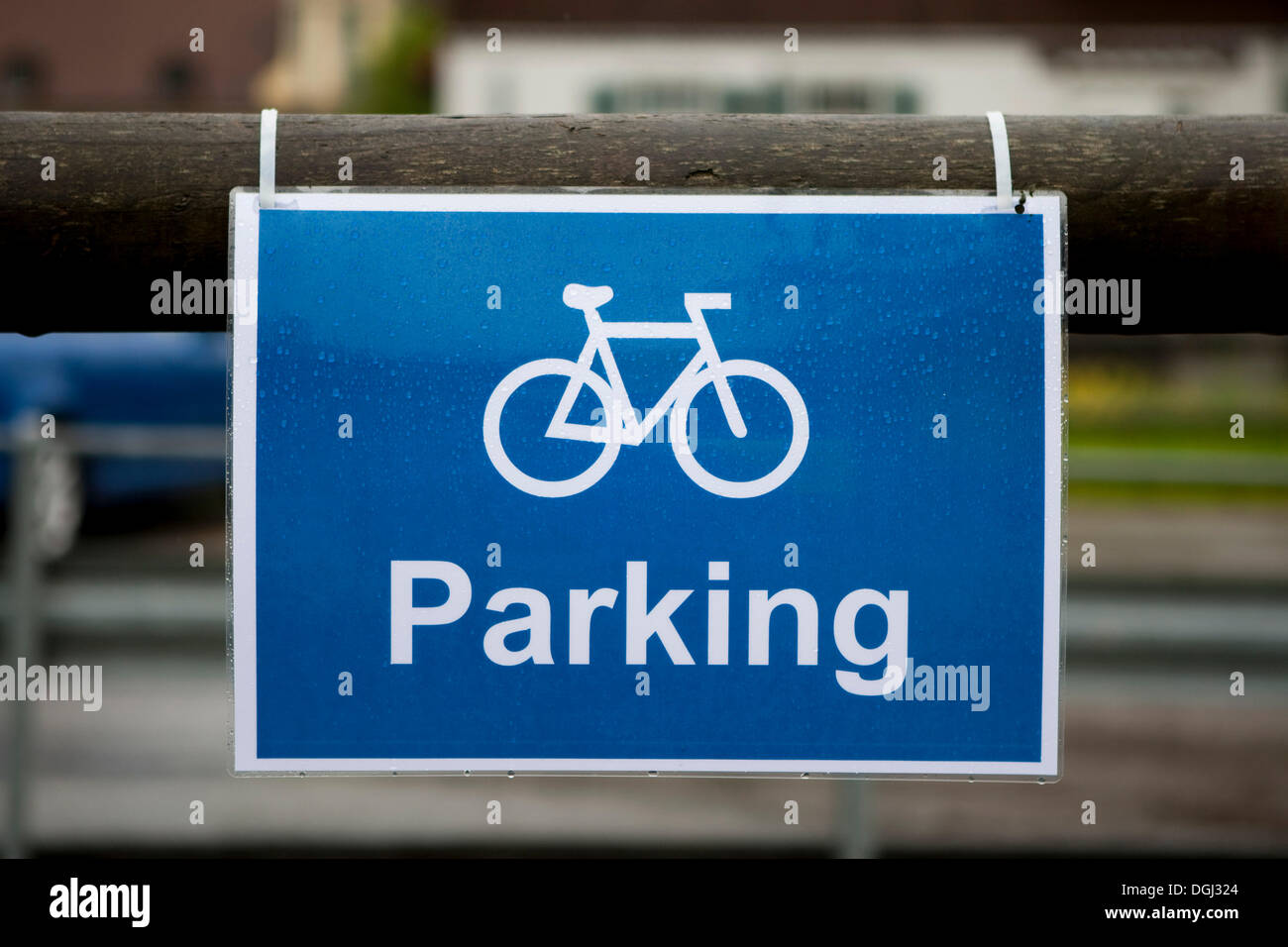 Bicycle parking sign Stock Photo - Alamy