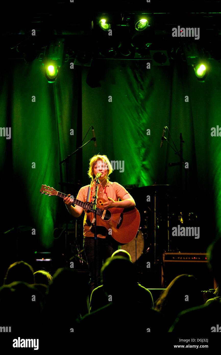 Irish female singer hi-res stock photography and images - Alamy