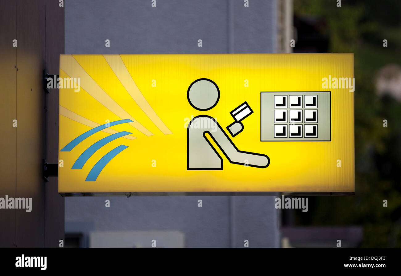 Outdoor atm machine hi-res stock photography and images - Alamy