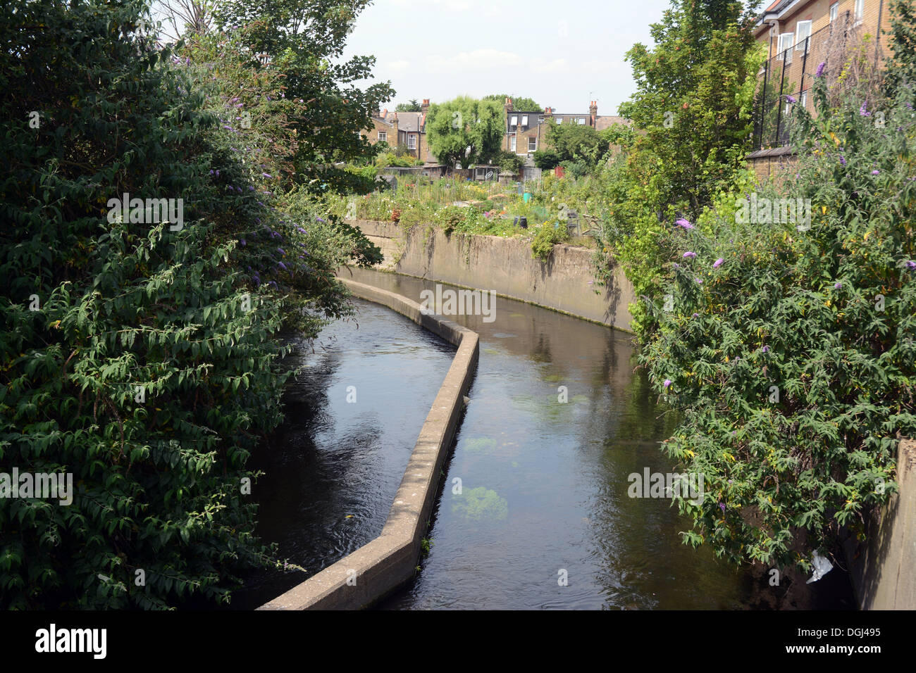 River wandle london hi-res stock photography and images - Alamy
