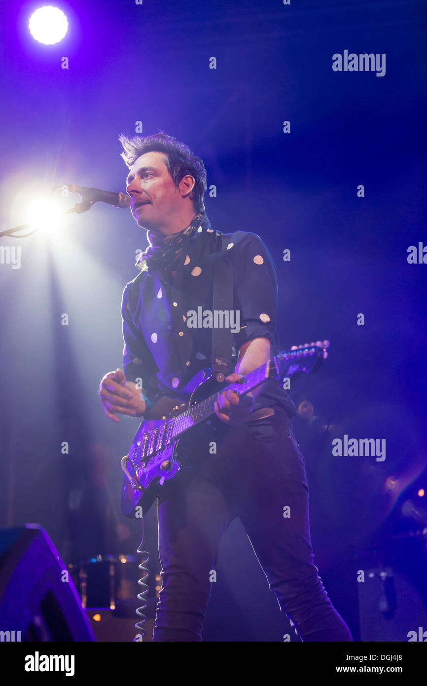 Guitarist and singer Jamie Hince of the Anglo-American rock band "The ...