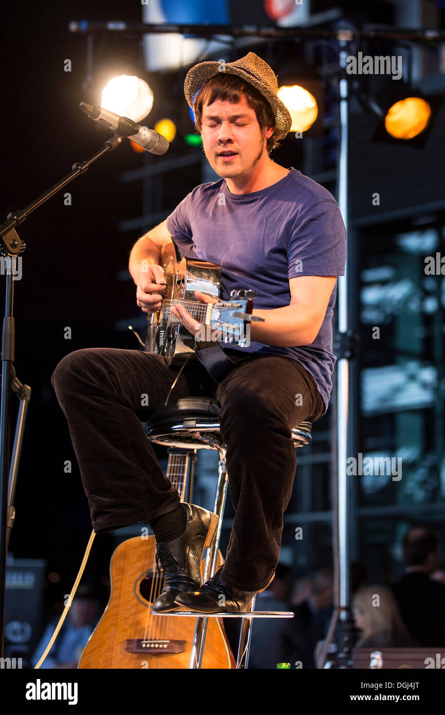 The British singer songwriter Jon Kenzie playing live outside KKL Plaza ...