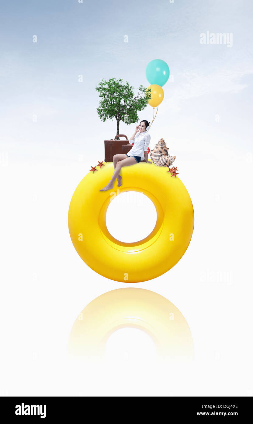 Swimming pool inner tube full hi-res stock photography and images - Alamy