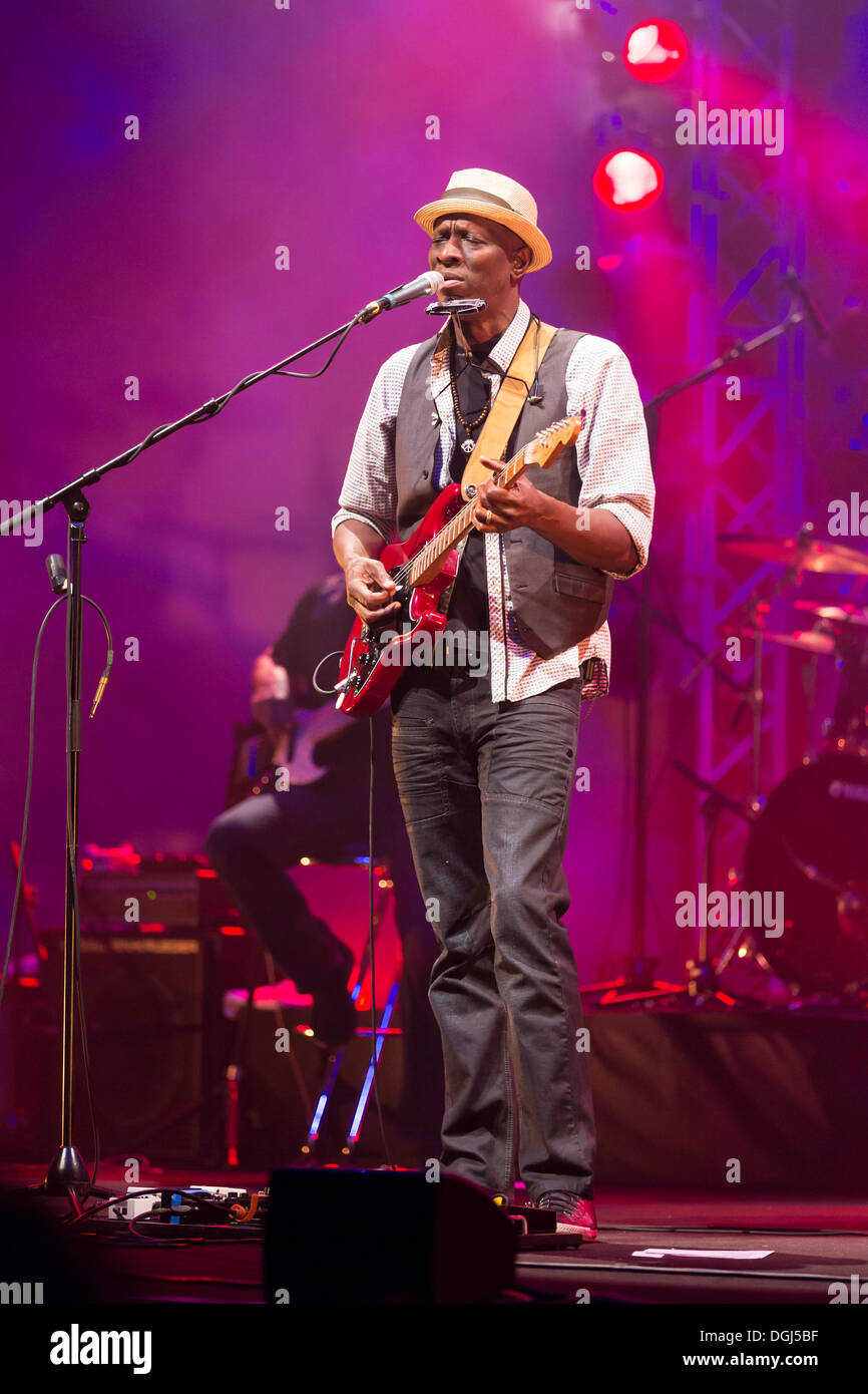 Blues singer hi-res stock photography and images - Alamy