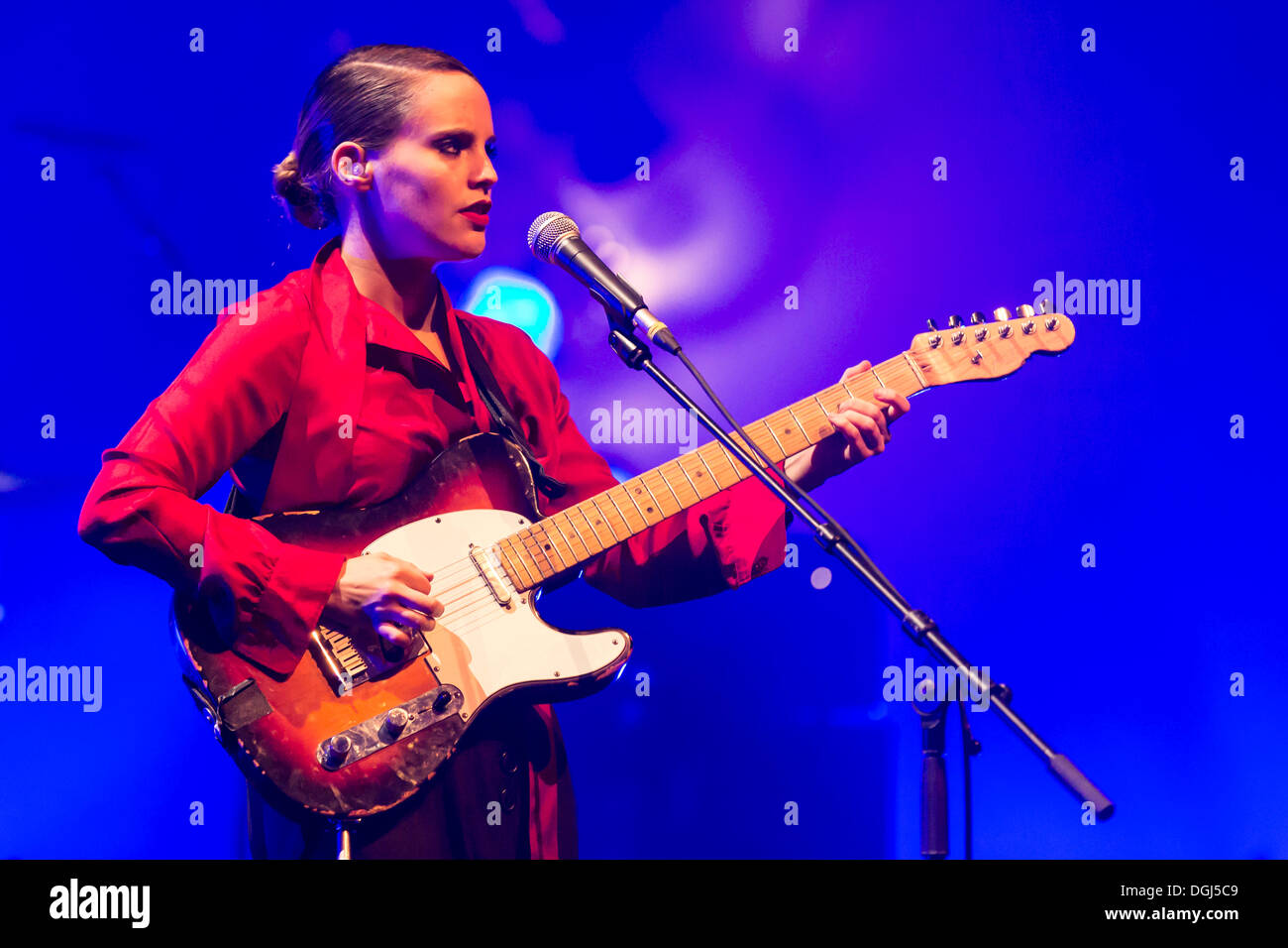Anna calvi hi-res stock photography and images - Alamy