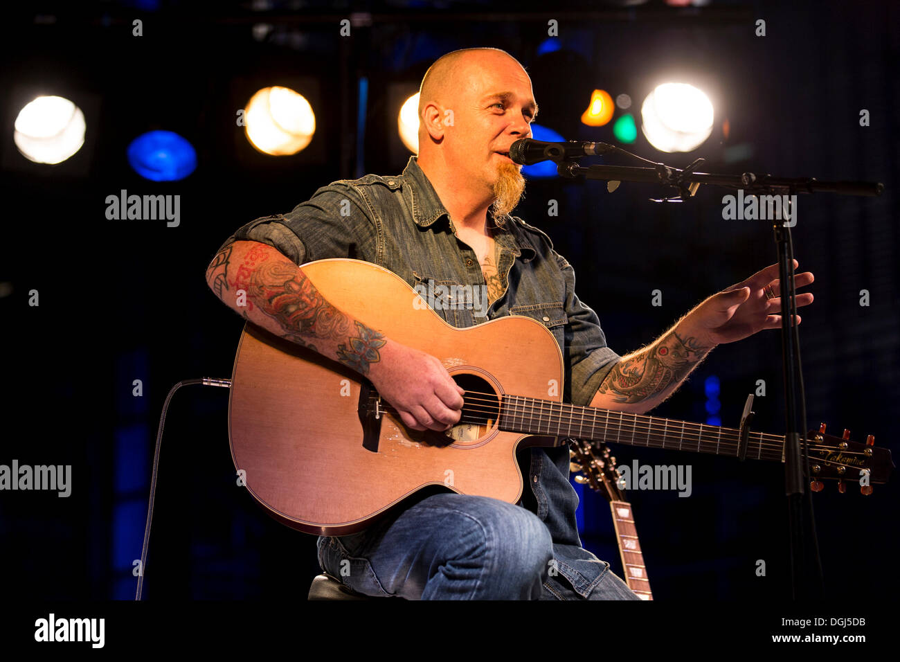 Irish musical instruments hi-res stock photography and images - Alamy