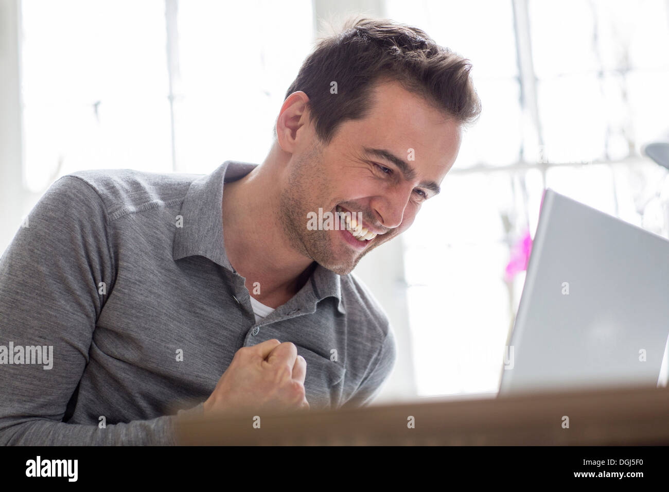 Man at the computer hi-res stock photography and images - Alamy