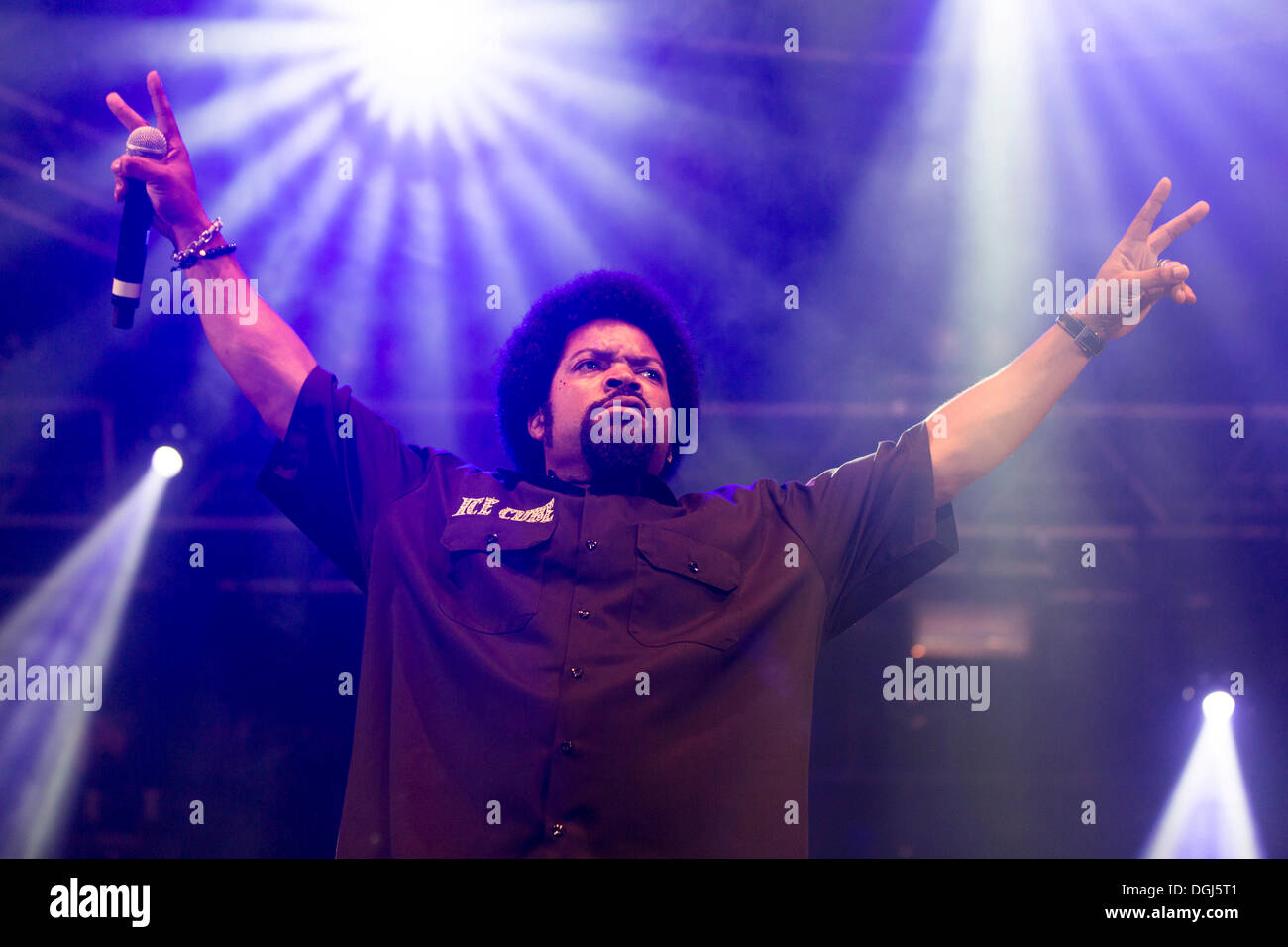 African american male singers hi-res stock photography and images - Alamy