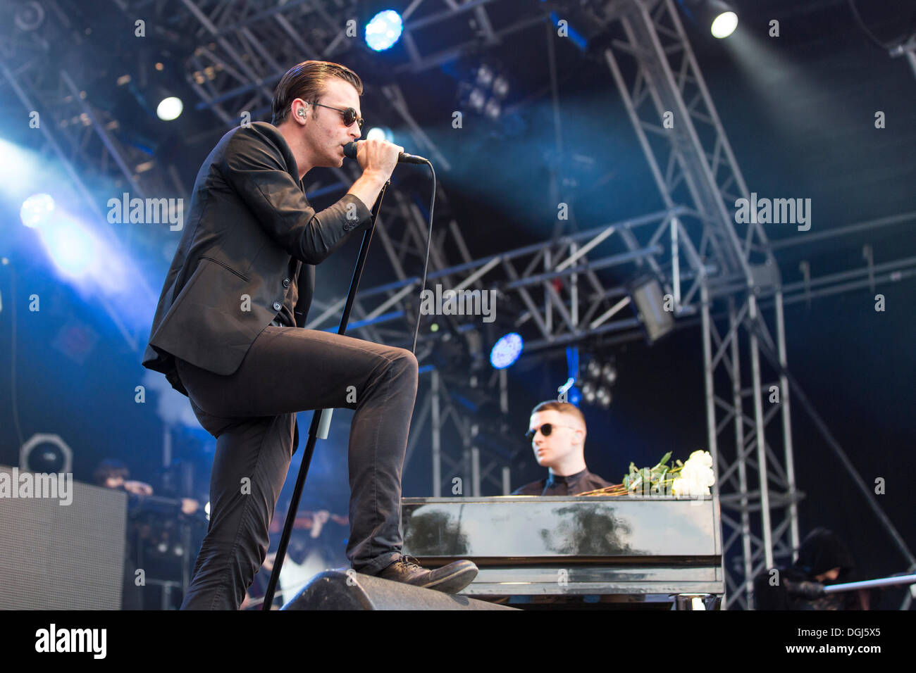Singer Theo Hutchcraft and pianist Adam Anderson from the British synth ...