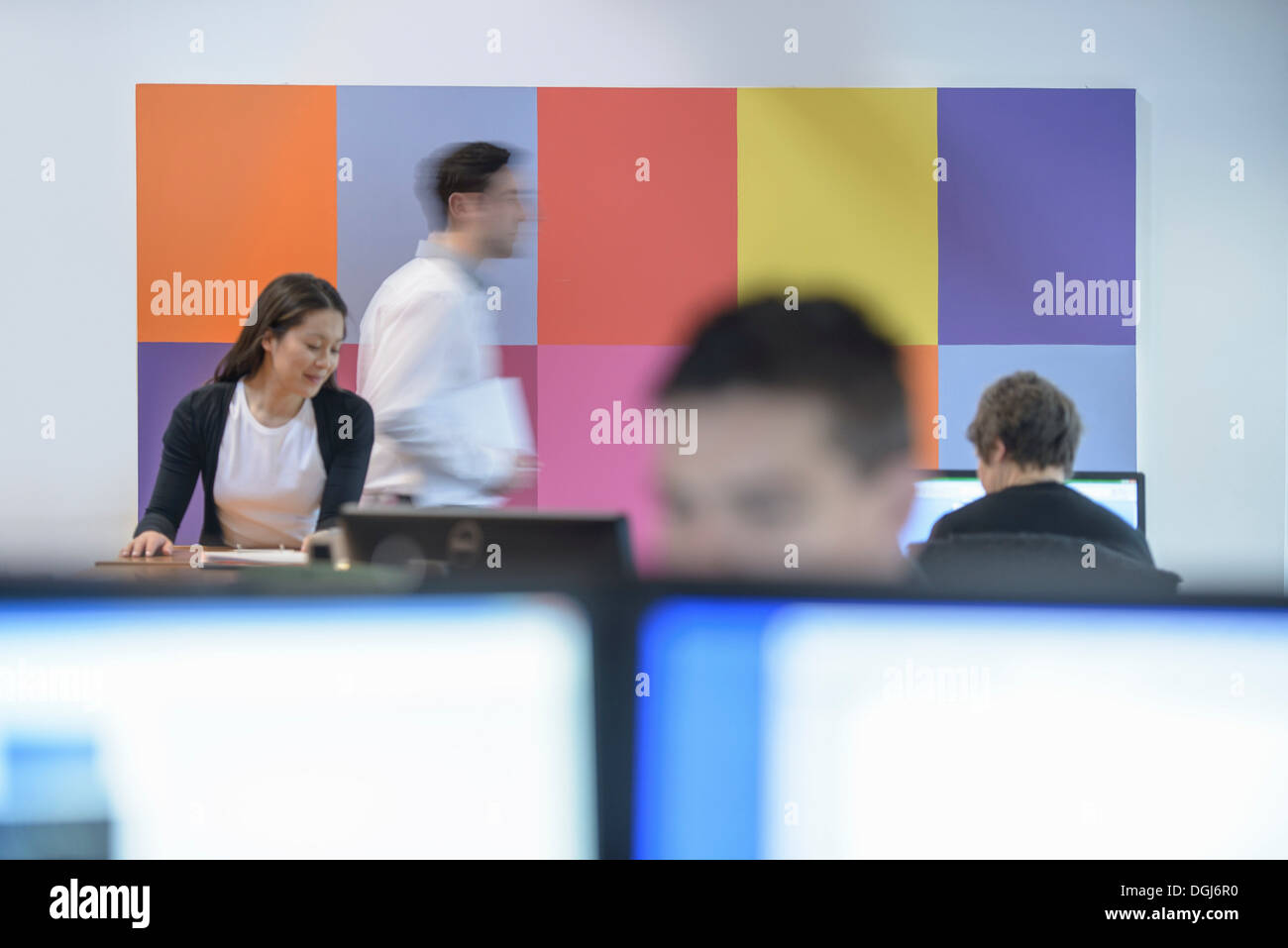 Very busy office worker hi-res stock photography and images - Alamy Very busy office worker hi-res stock photography and images - Alamy