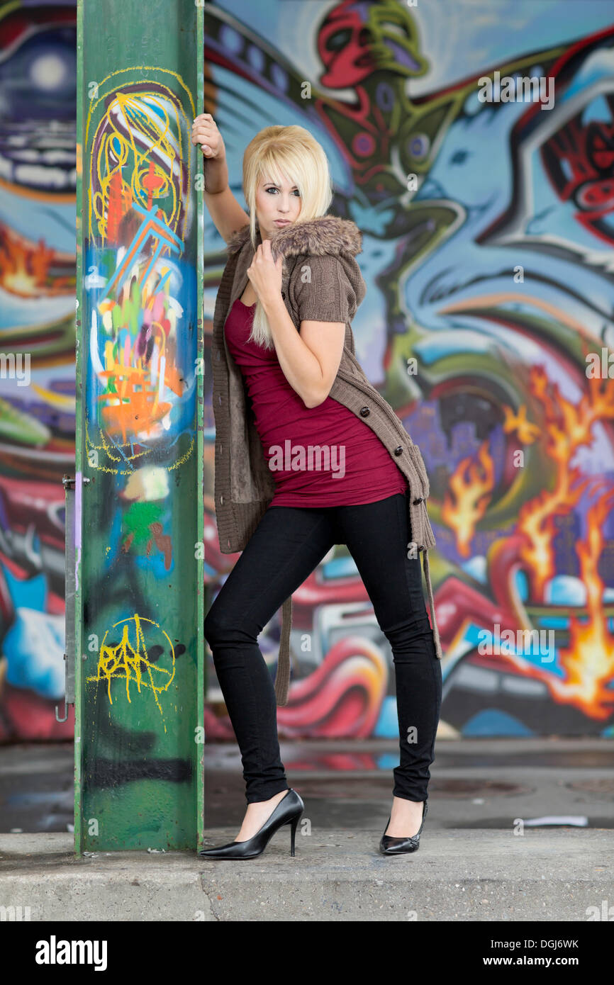 Models graffiti wall hi-res stock photography and images - Alamy