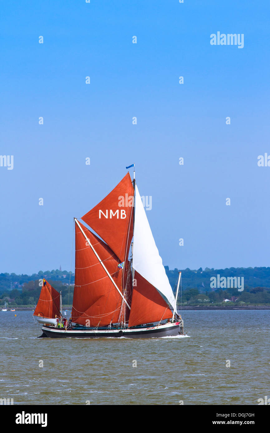 Sailing barge dawn on river hi-res stock photography and images - Alamy