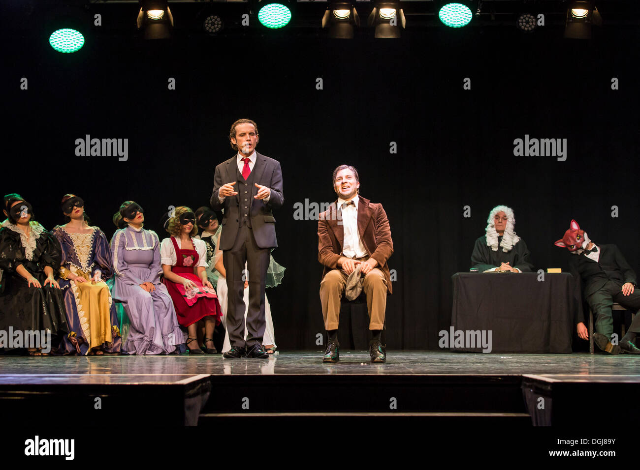 Musical "Chicago" with Aris Sas as Billy Flynn and Oliver Koch as Amos ...