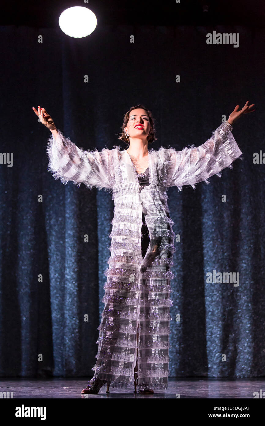 Musical "Chicago" with Annette Krossa as Roxie Hart, live performance ...