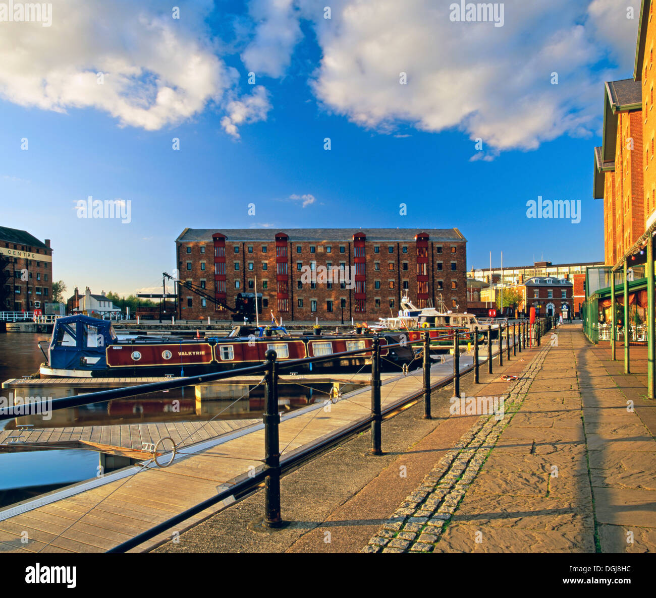 Gloucester dock night hi-res stock photography and images - Alamy