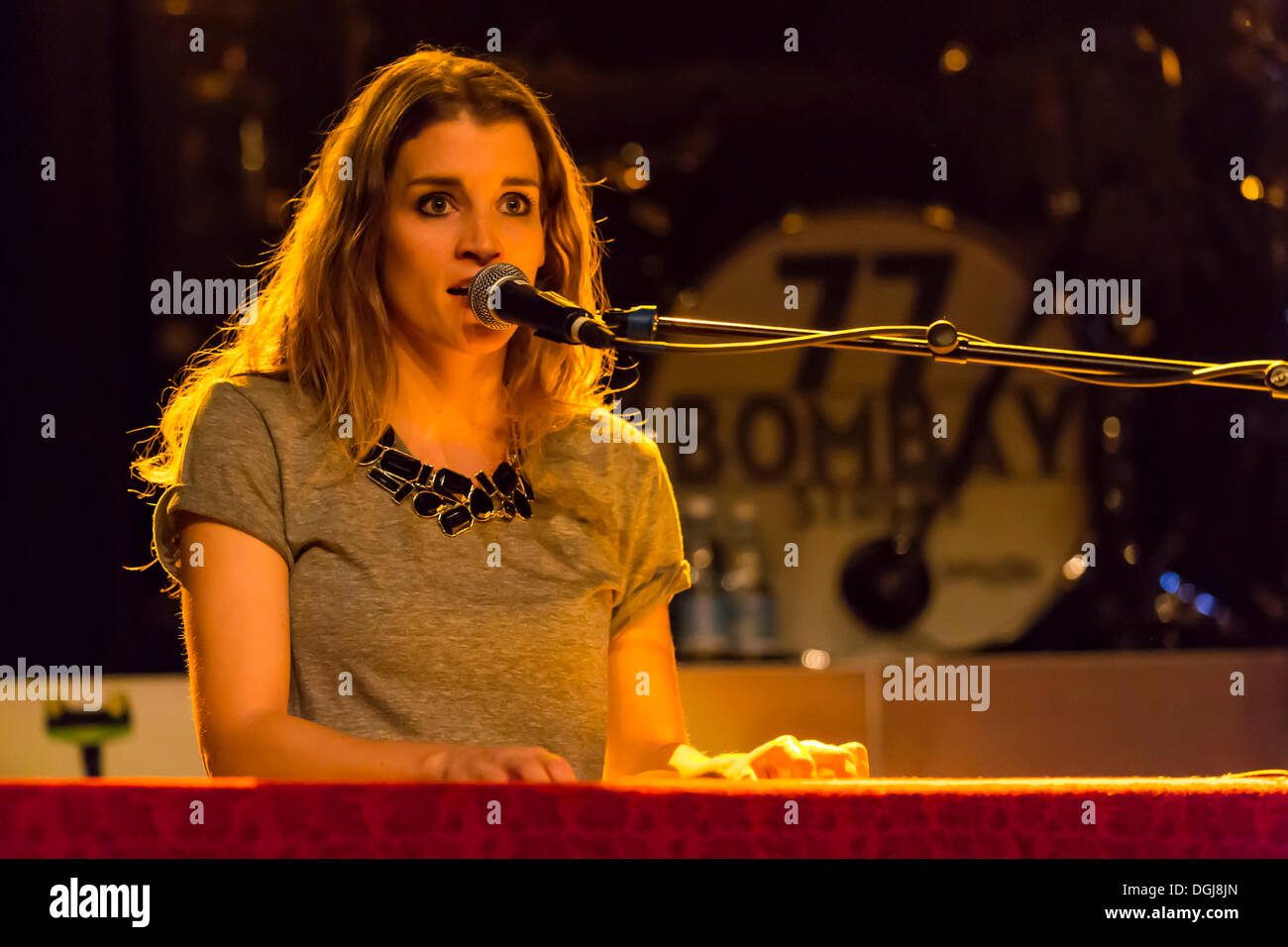 Lina button live hi-res stock photography and images - Alamy