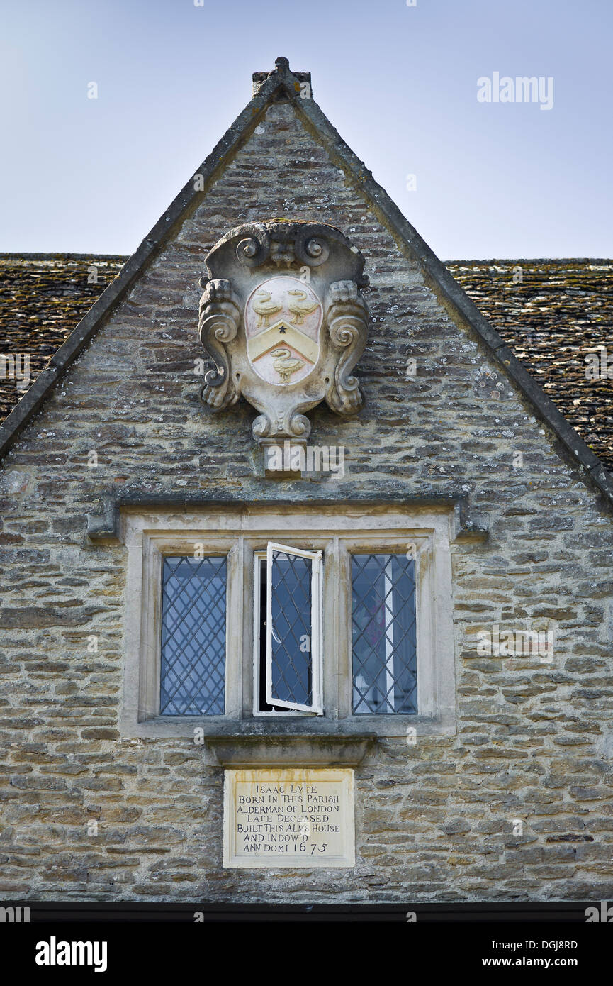 17th century alms house hi-res stock photography and images - Alamy