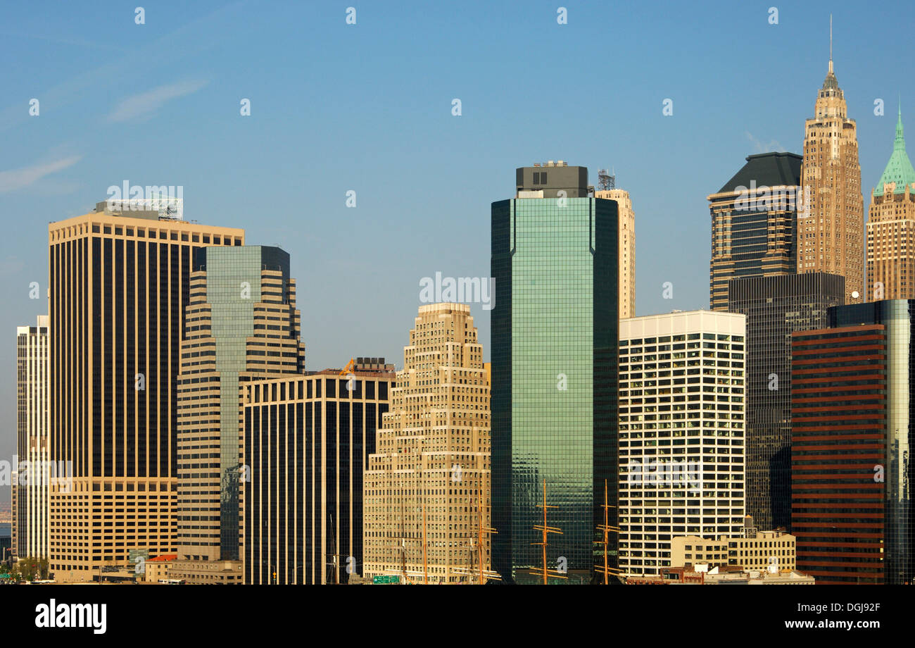 Financial districts skyline hi-res stock photography and images - Alamy