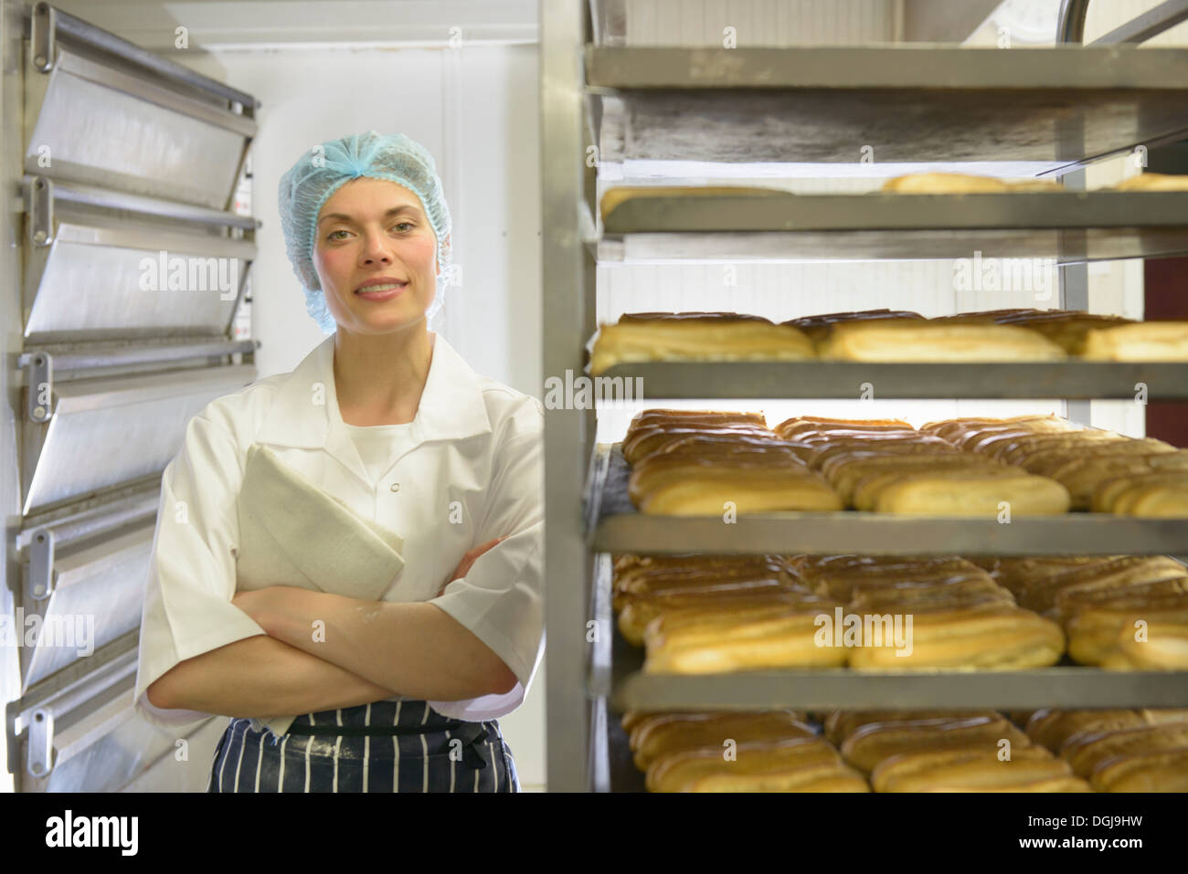 Baking racks hi-res stock photography and images - Alamy