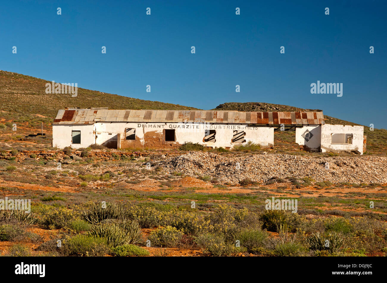 Old dilapidated buildings hi-res stock photography and images - Alamy