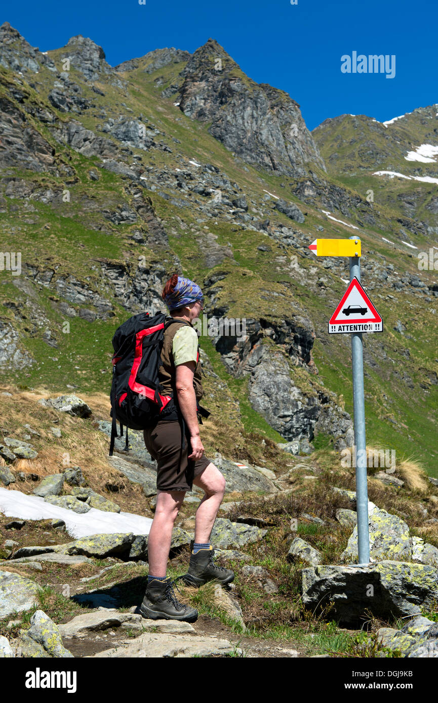 Hiker warning sign hi-res stock photography and images - Alamy