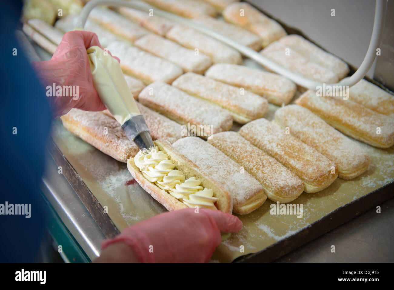 Fresh cream filling hi-res stock photography and images - Alamy