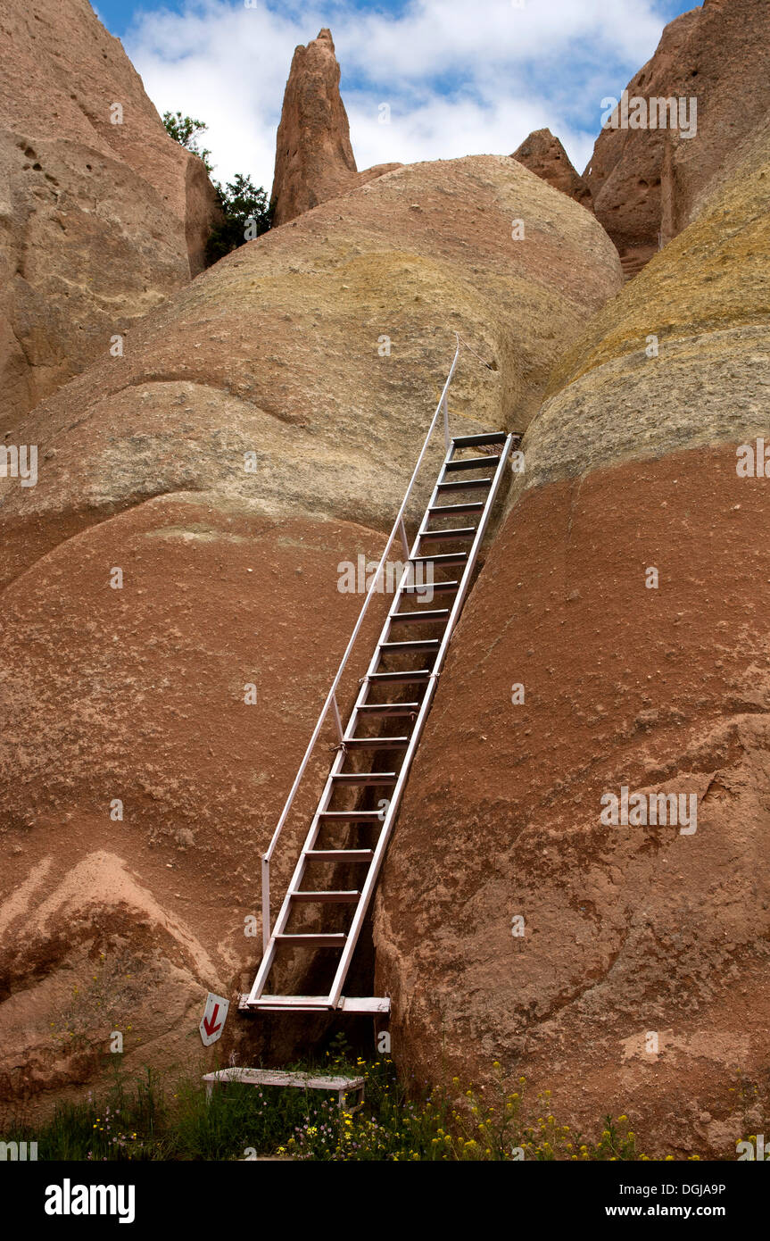 Ladder on a hiking trail through tuff formations, Rose Valley, Göreme ...