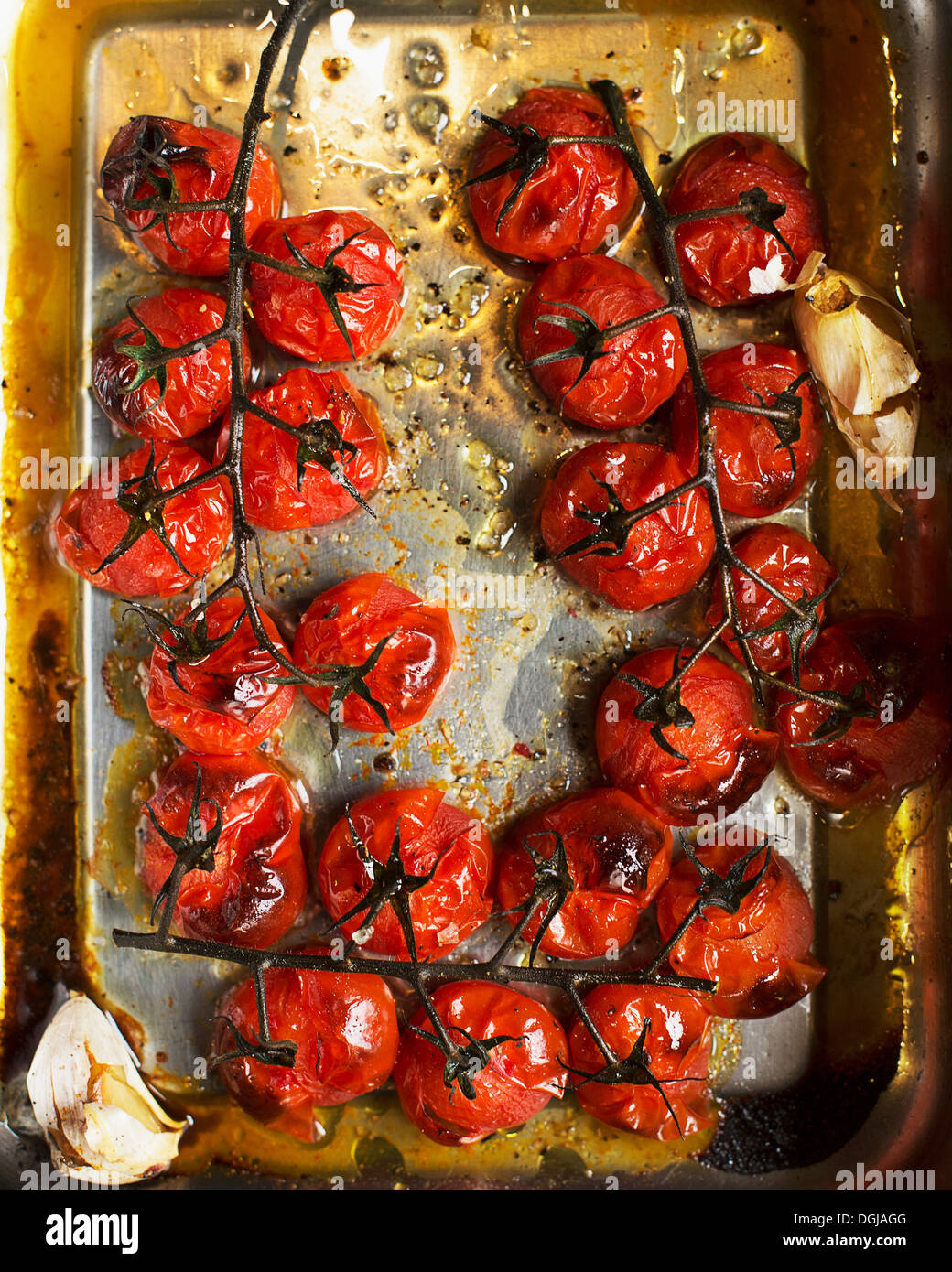 Roasted vine tomatoes in roasting tin Stock Photo - Alamy