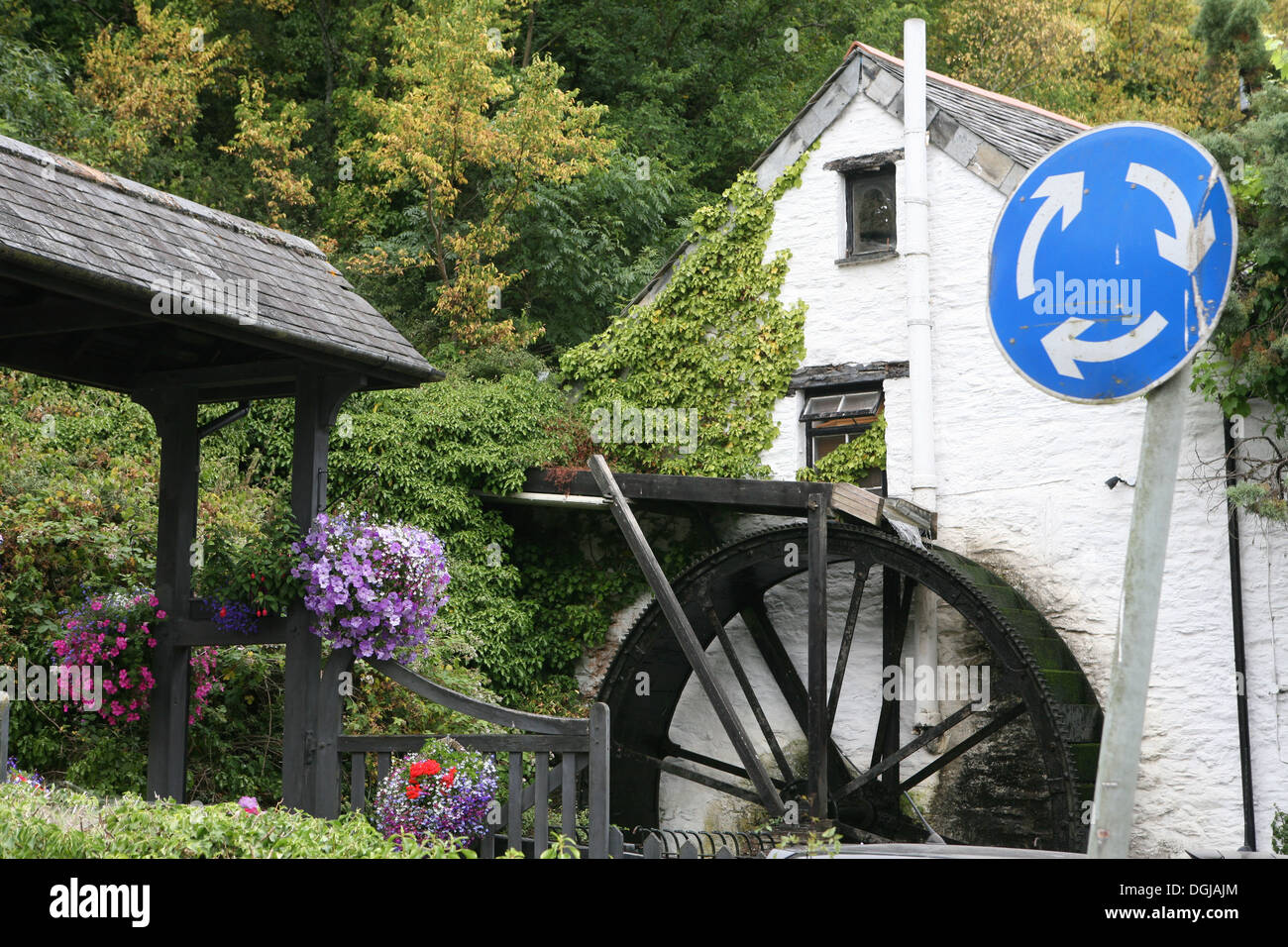 Amusing roundabout sign next to Crumplehorn Mill water wheel Polperro ...