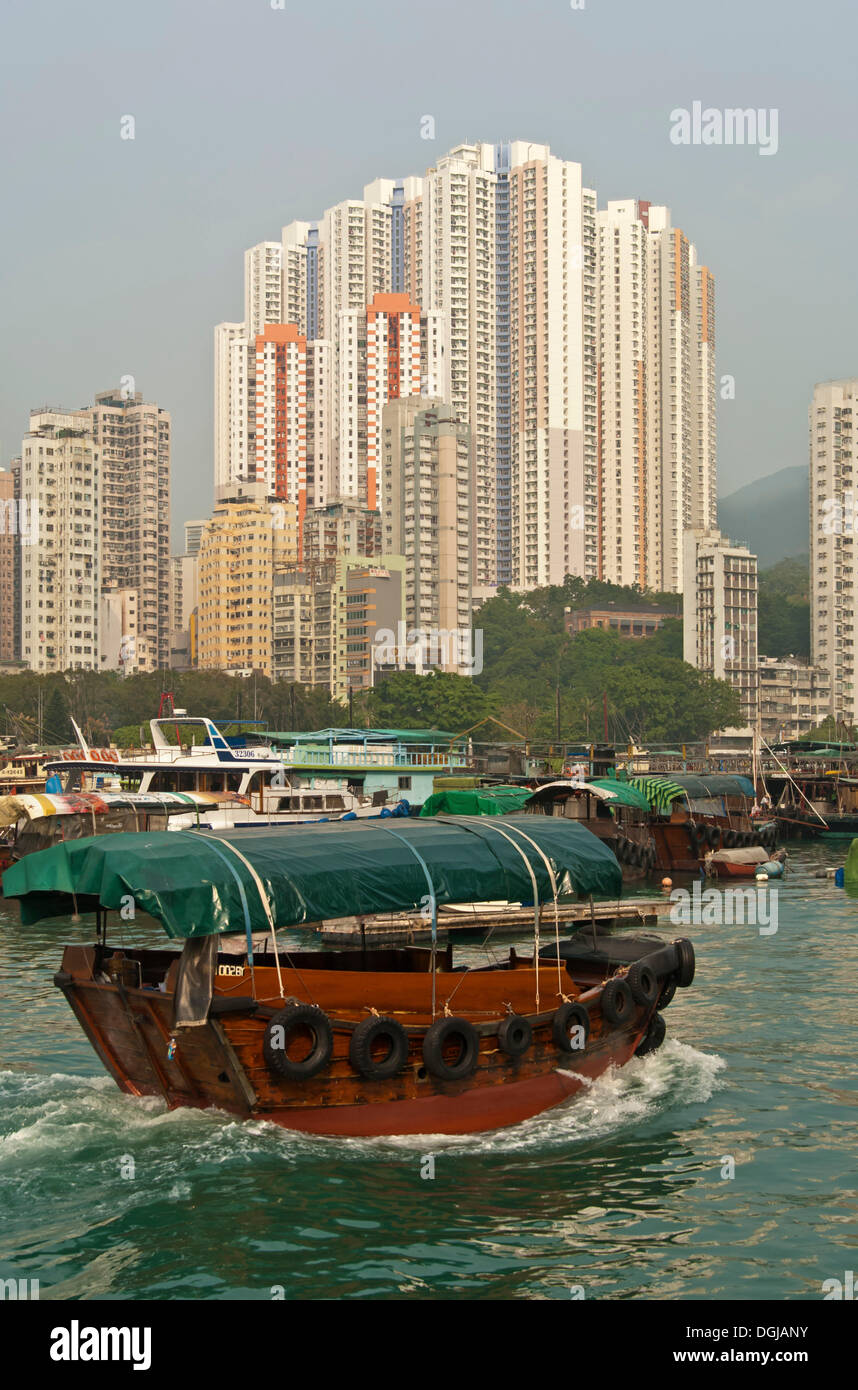Sampan boat hi-res stock photography and images - Alamy