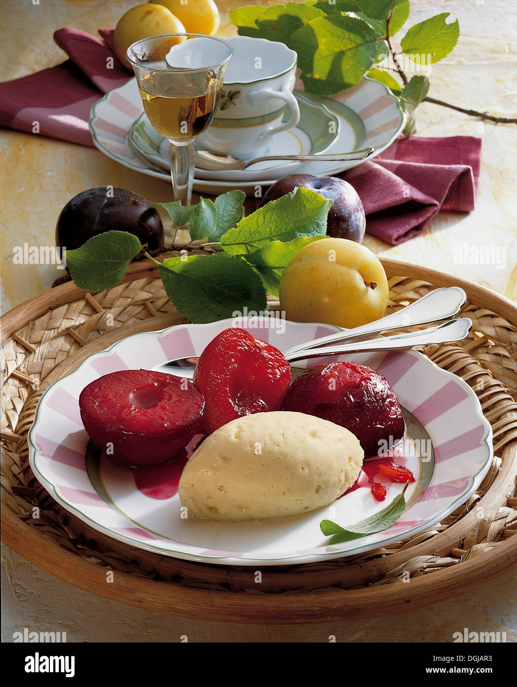 Lemon mousse hi-res stock photography and images - Alamy