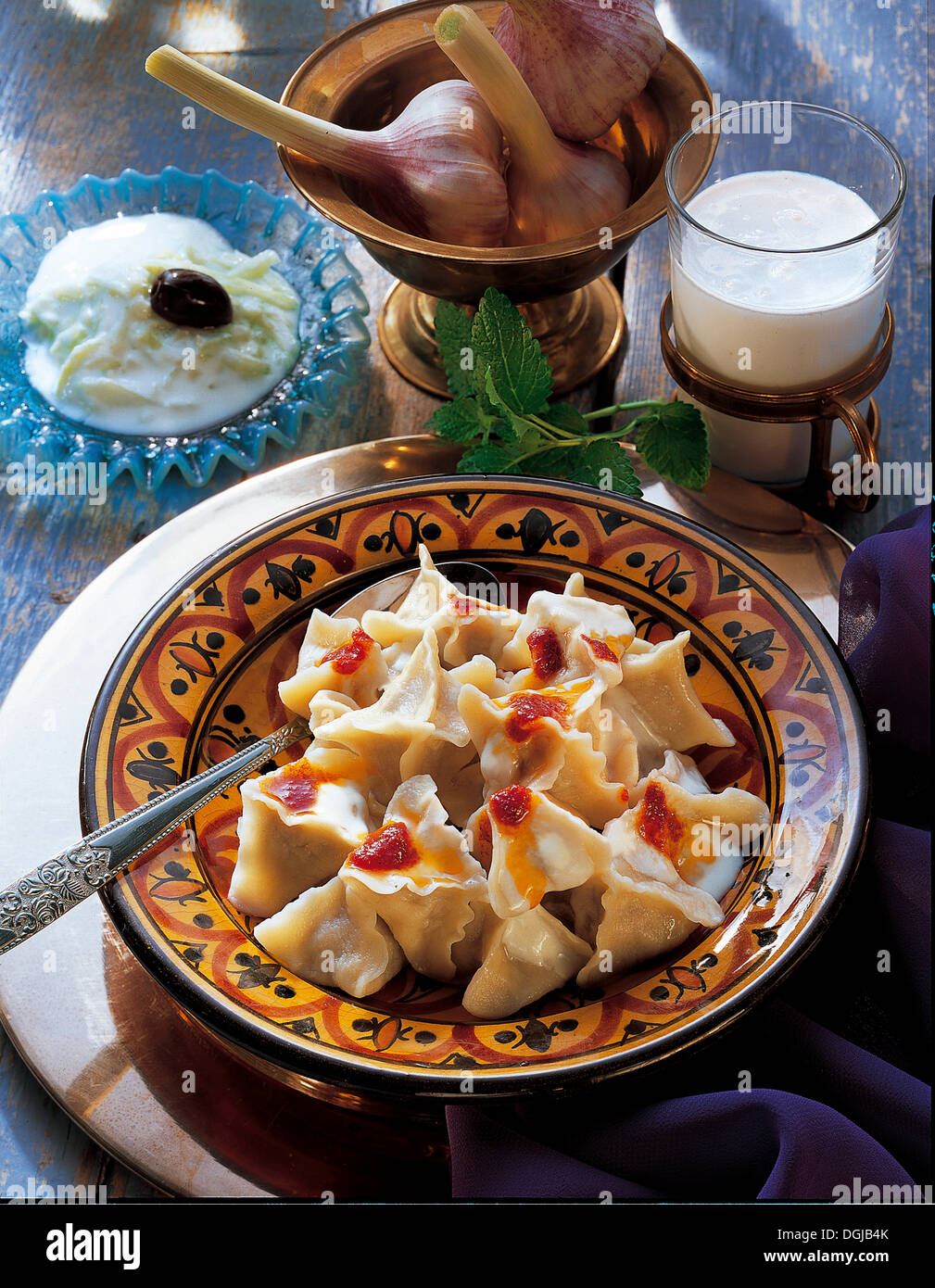 Food parcels hi-res stock photography and images - Alamy