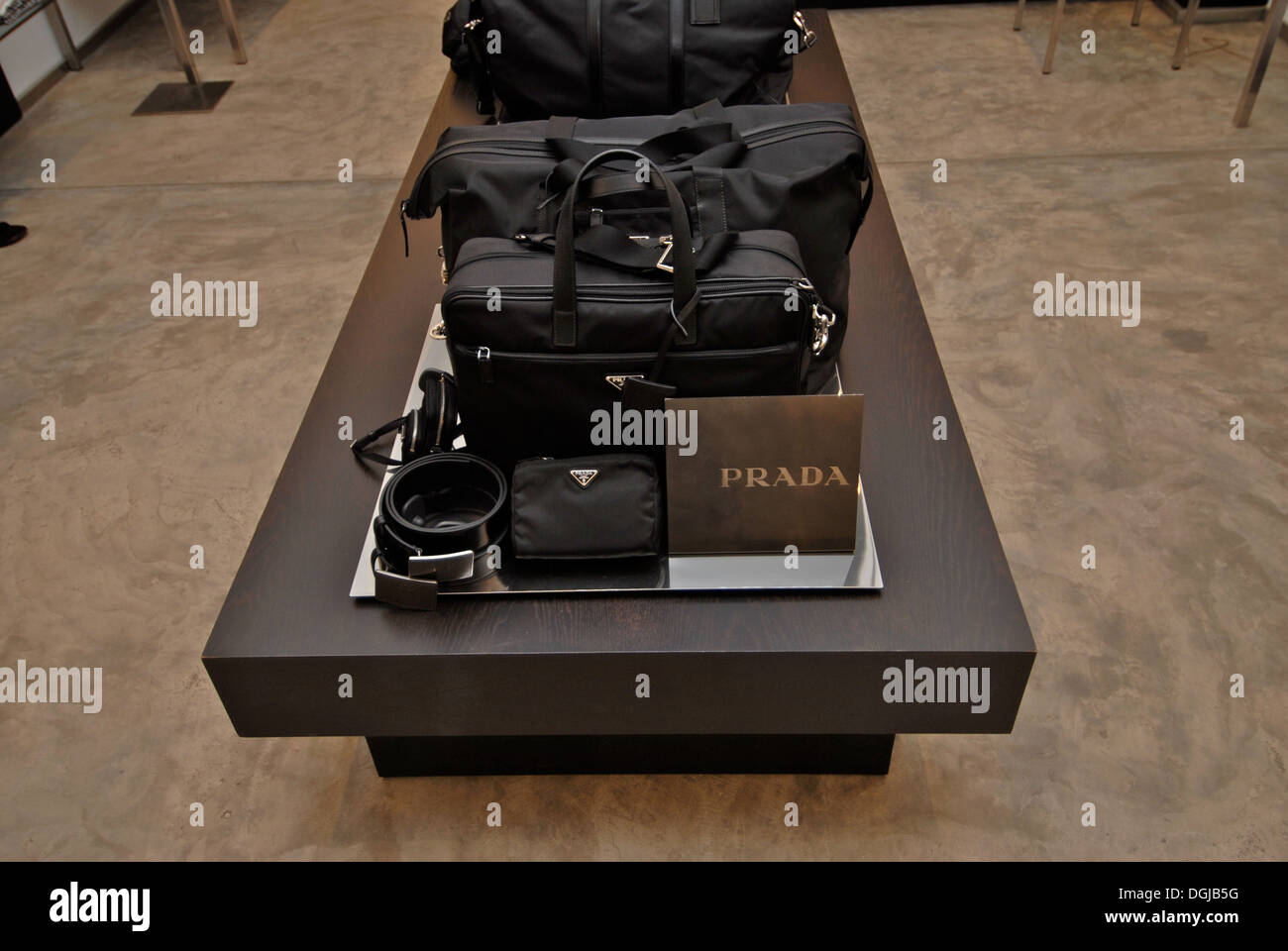 High class woman store hi-res stock photography and images - Alamy