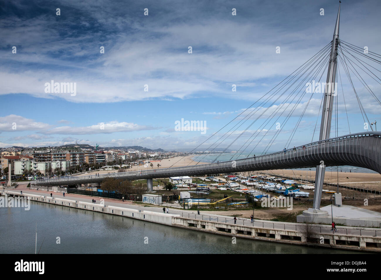 Pedestrian bridge over water pescara hi-res stock photography and ...