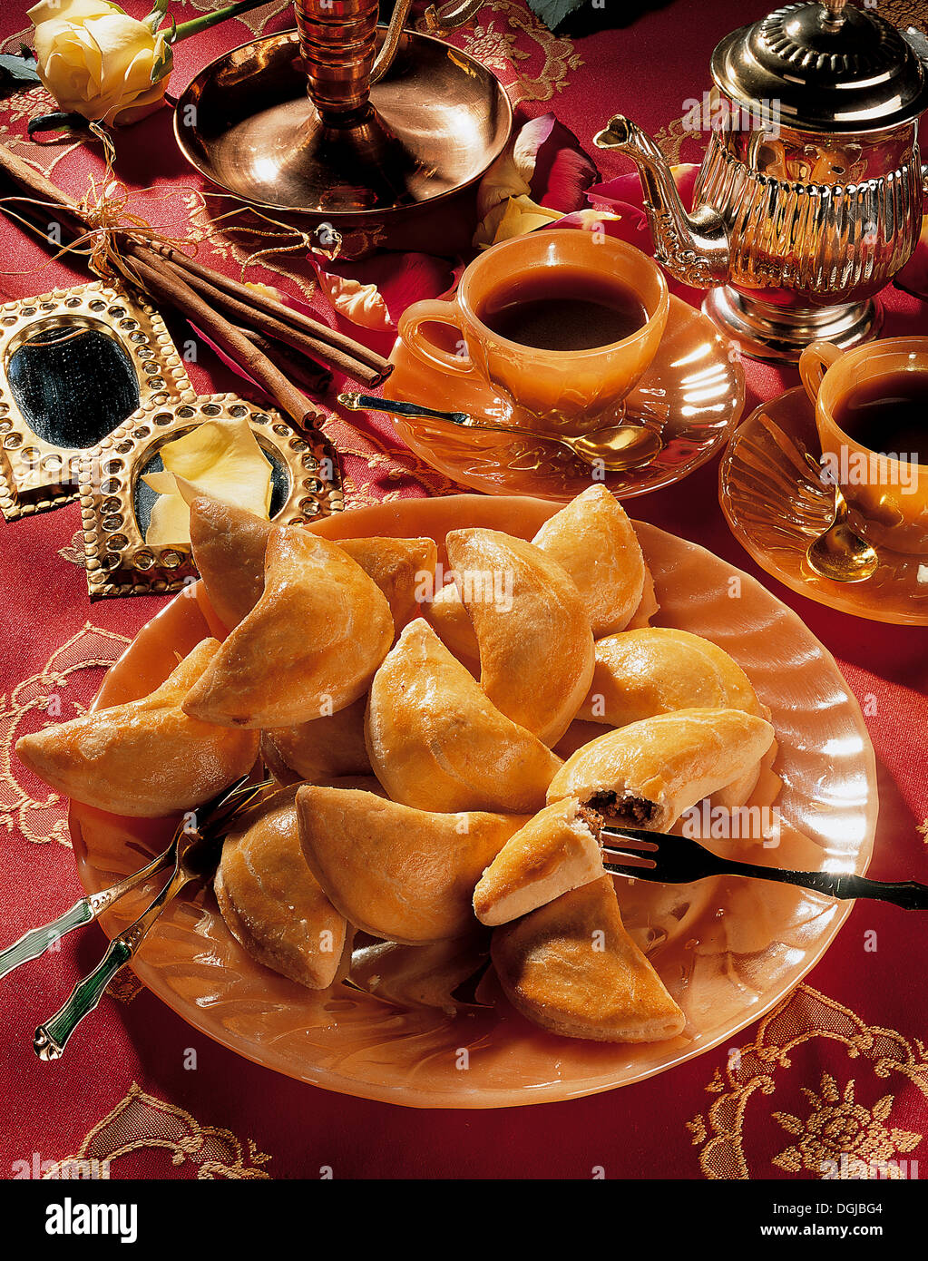 Lebanese sweets hi-res stock photography and images - Alamy