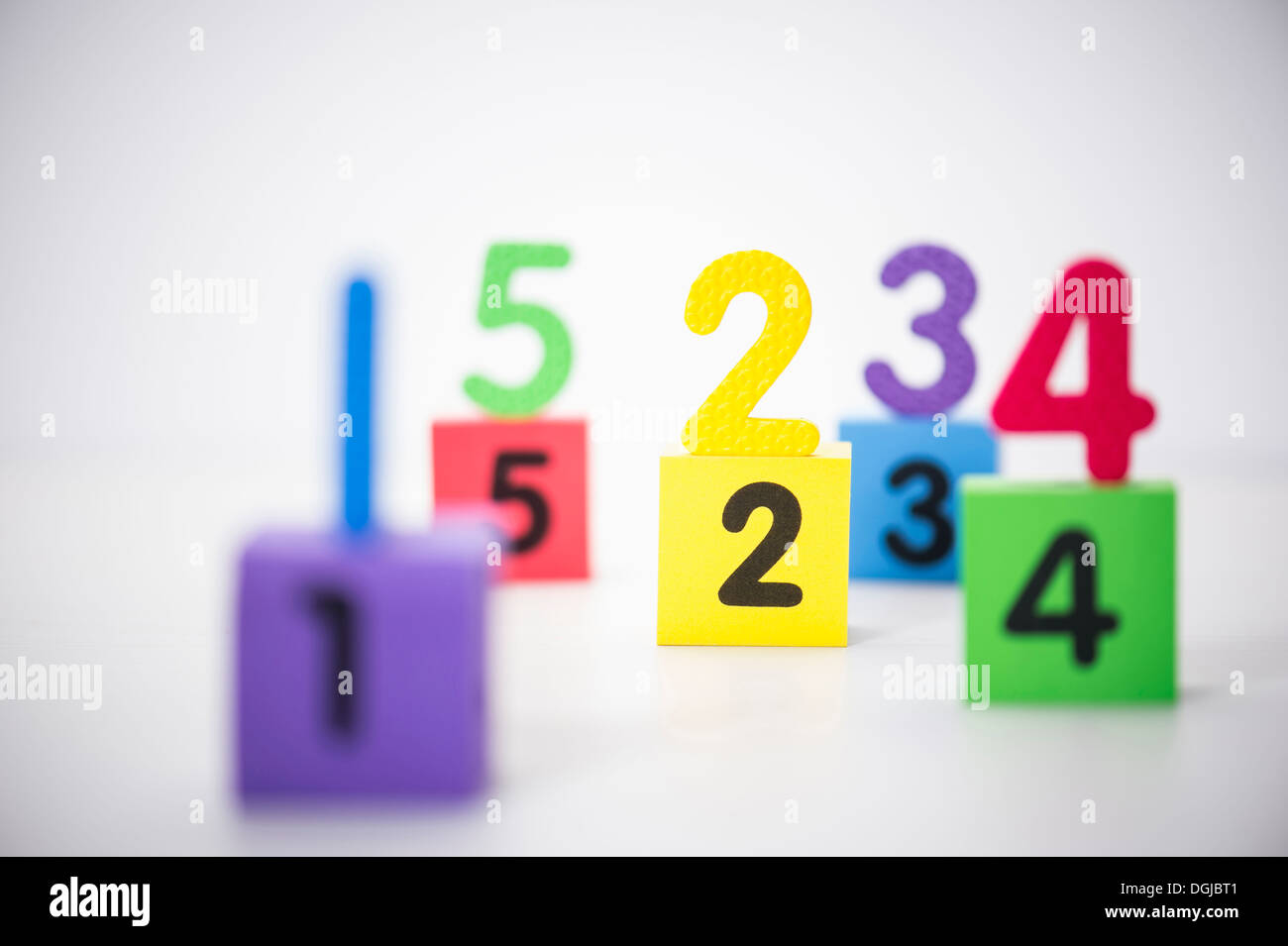 numbers one to five in a disorder Stock Photo - Alamy