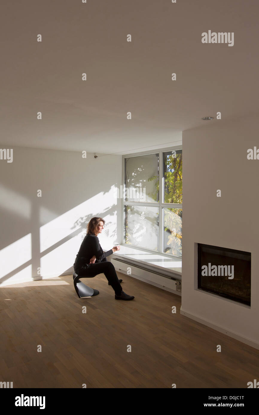 One chair empty room hi-res stock photography and images - Alamy