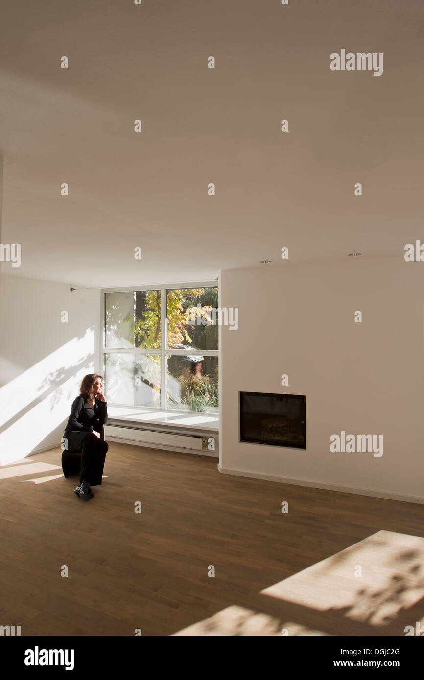 One chair empty room hi-res stock photography and images - Alamy