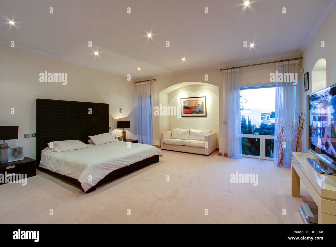 Luxury bedroom in wealthy home Stock Photo - Alamy