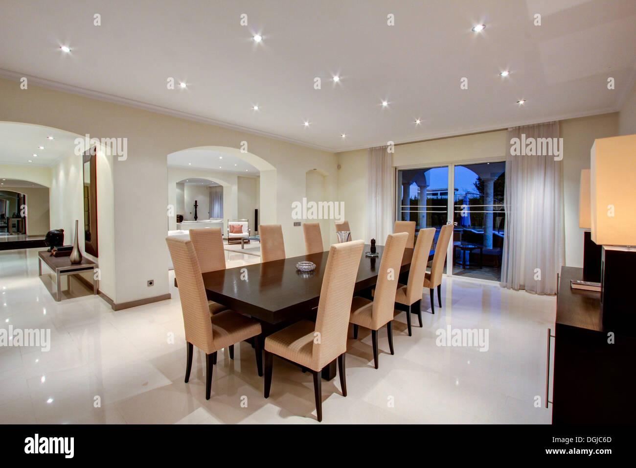 Luxury dining hi-res stock photography and images - Alamy