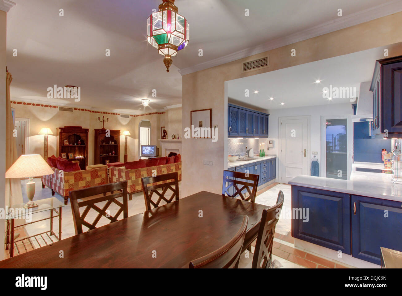 Luxury kitchen dining room hi-res stock photography and images - Alamy