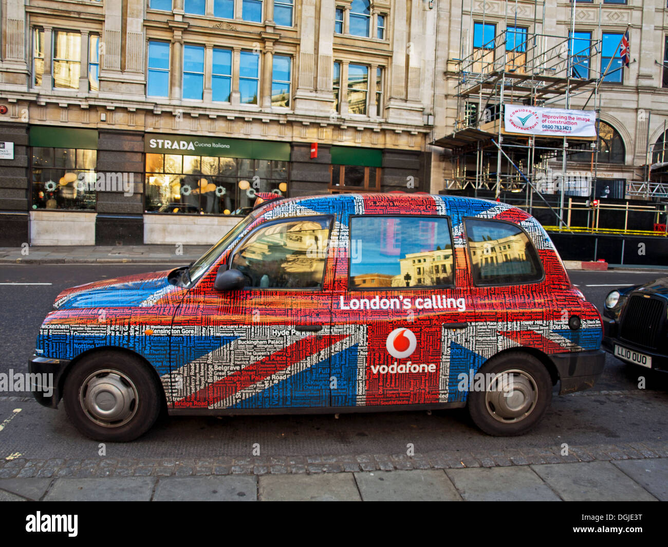 London taxi cab side view hi-res stock photography and images - Alamy