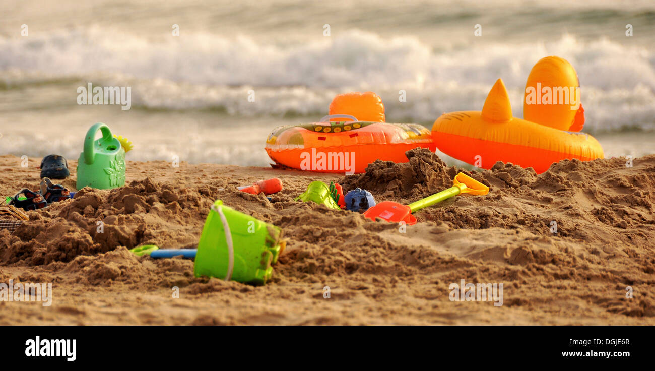 Sandy bucket hi-res stock photography and images - Alamy