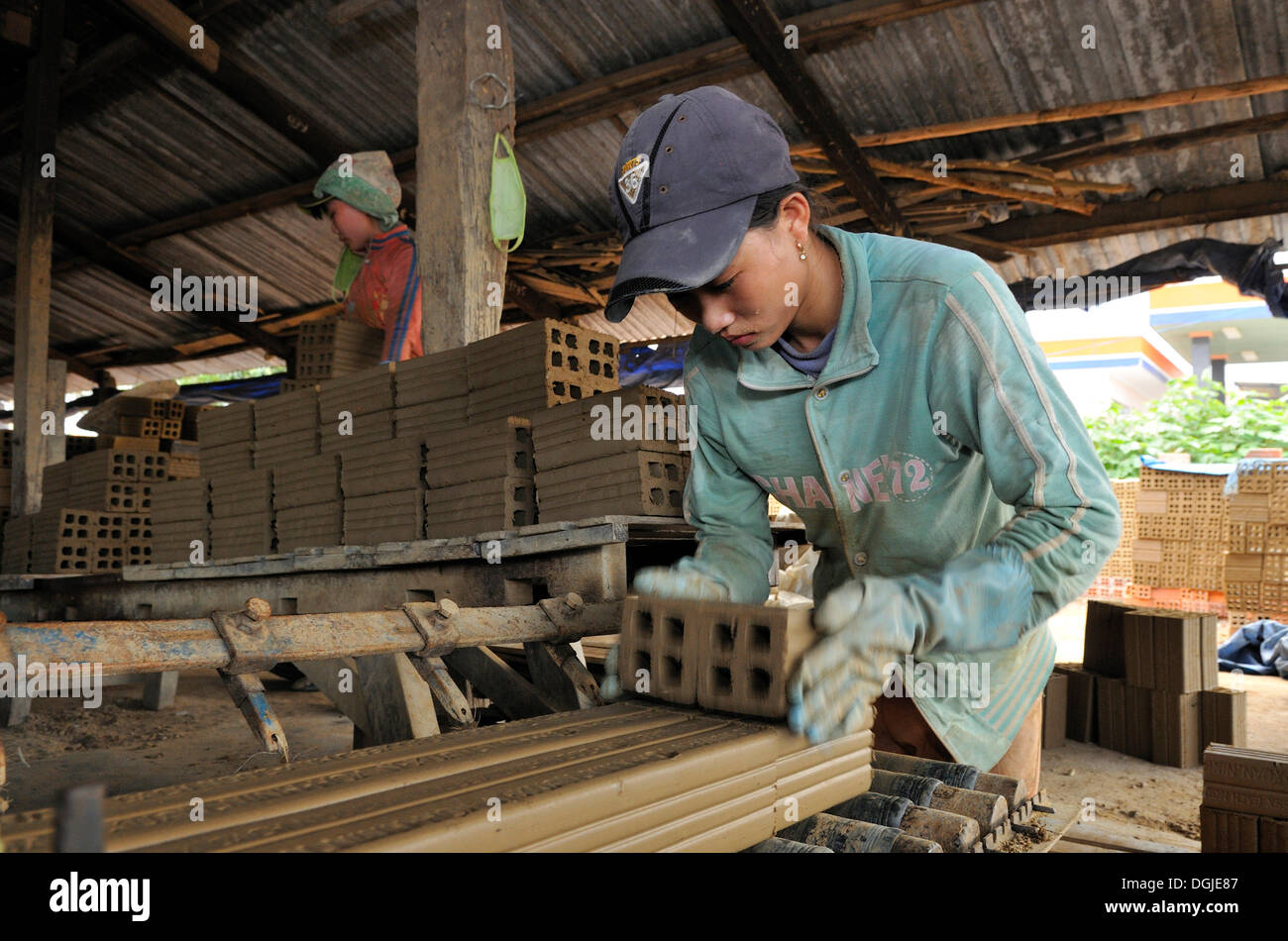 Factory vietnam exterior hi-res stock photography and images - Alamy