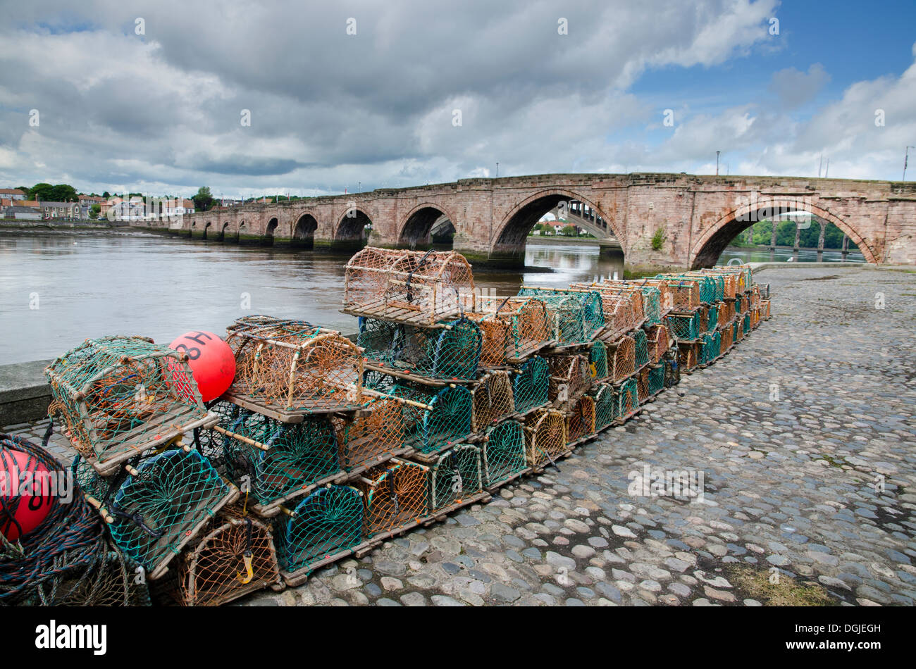 View of the Old Bridge over the Tweed river at Berwick-upon-Tweed Stock ...