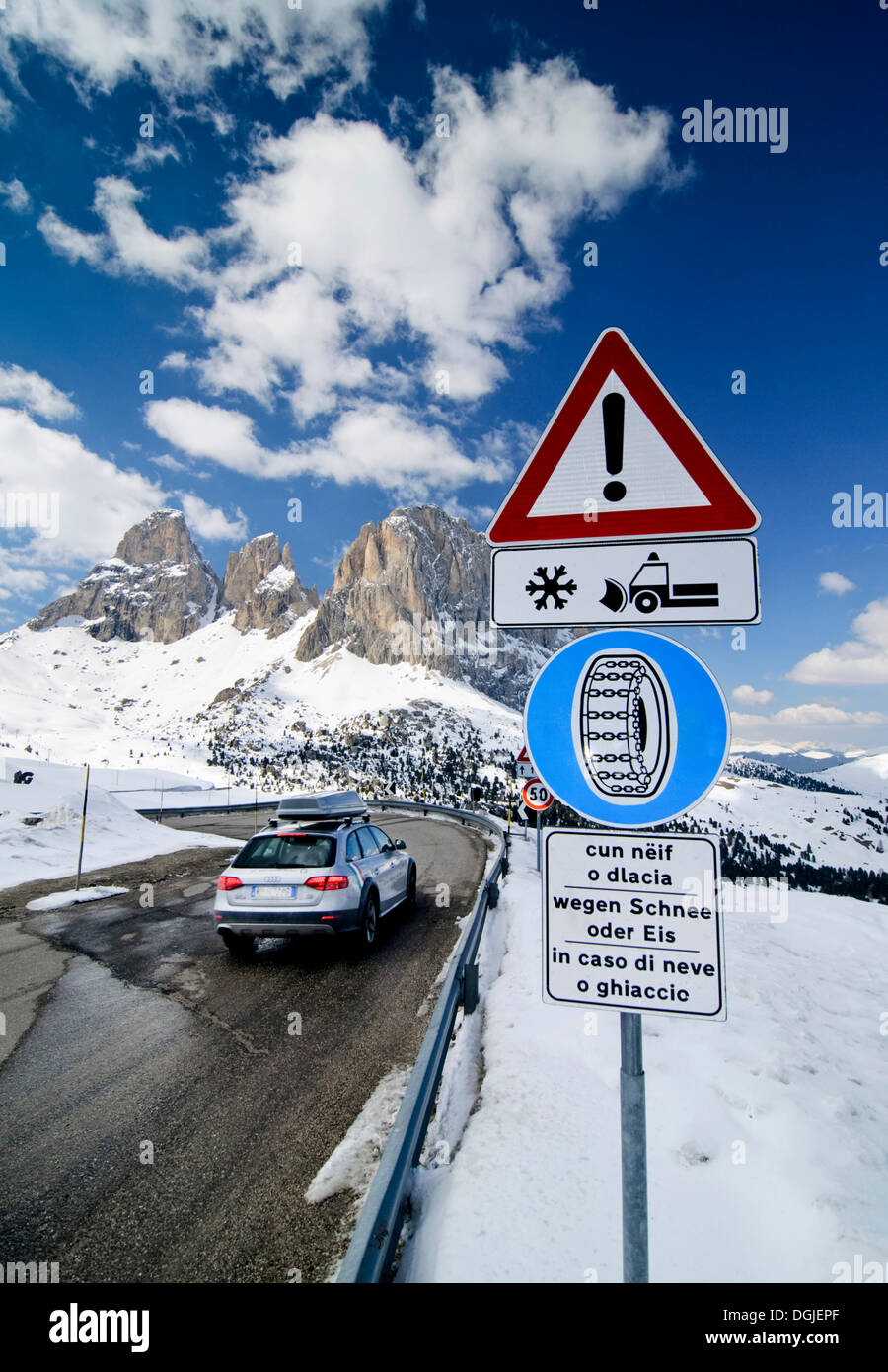 Mandatory sign warning sign hi-res stock photography and images - Alamy