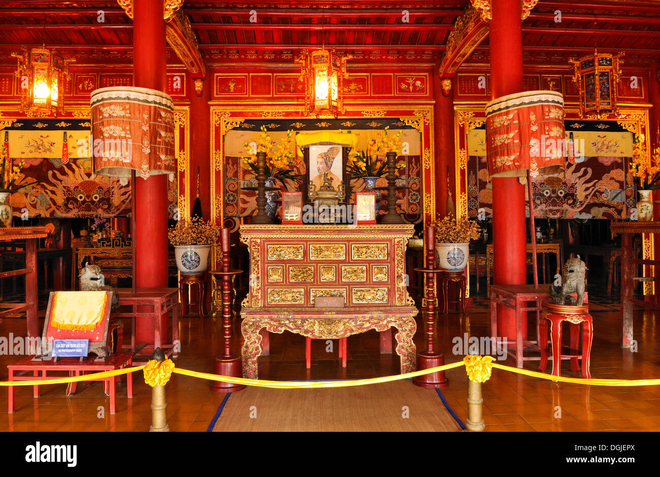 Altar with gold art and lacquer art in the Hall of Honour "The Mieu" in ...
